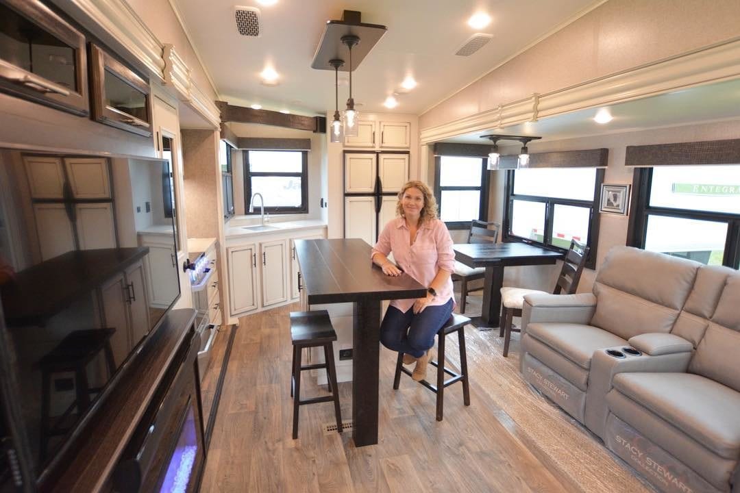 10 Tips for Finding the Perfect RV Model and Floorplan